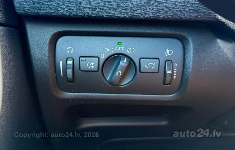 Melns Volvo V40 2014 Tallina, ar dzinēja tilpumu 1.60 L un nobraukumu 194 tūkst. km par 6999 €, foto 17 vietnē AUTOMOTO.COM.LV