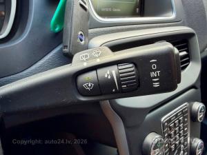 Melns Volvo V40 2014 Tallina, ar dzinēja tilpumu 1.60 L un nobraukumu 194 tūkst. km par 6999 €, foto 18 vietnē AUTOMOTO.COM.LV