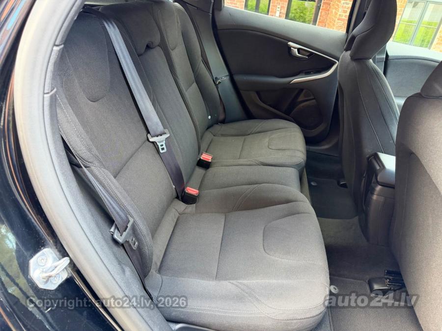 Melns Volvo V40 2014 Tallina, ar dzinēja tilpumu 1.60 L un nobraukumu 194 tūkst. km par 6999 €, foto 26 vietnē AUTOMOTO.COM.LV