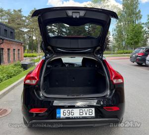 Melns Volvo V40 2014 Tallina, ar dzinēja tilpumu 1.60 L un nobraukumu 194 tūkst. km par 6999 €, foto 27 vietnē AUTOMOTO.COM.LV