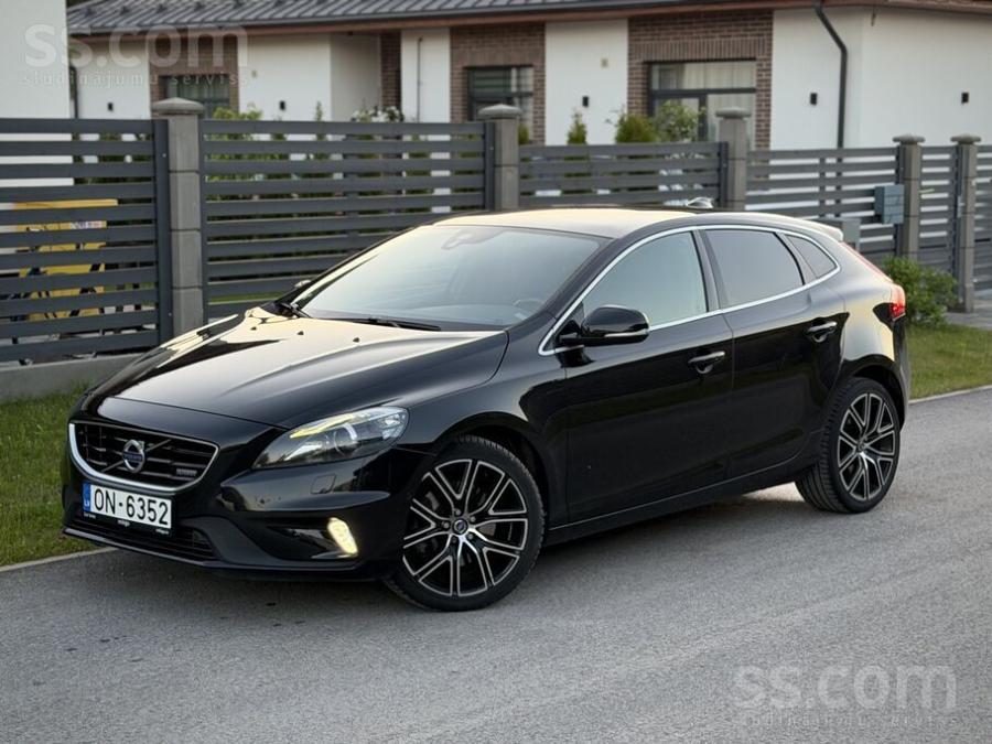 Melns Volvo V40 2014 Jelgava, ar dzinēja tilpumu 2.00 L un nobraukumu 314 tūkst. km par 7200 €, foto 1 vietnē AUTOMOTO.COM.LV