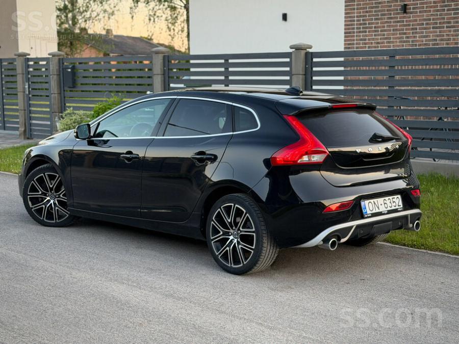 Melns Volvo V40 2014 Jelgava, ar dzinēja tilpumu 2.00 L un nobraukumu 314 tūkst. km par 7200 €, foto 3 vietnē AUTOMOTO.COM.LV