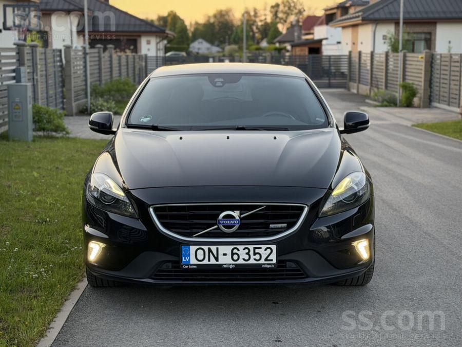 Melns Volvo V40 2014 Jelgava, ar dzinēja tilpumu 2.00 L un nobraukumu 314 tūkst. km par 7200 €, foto 9 vietnē AUTOMOTO.COM.LV