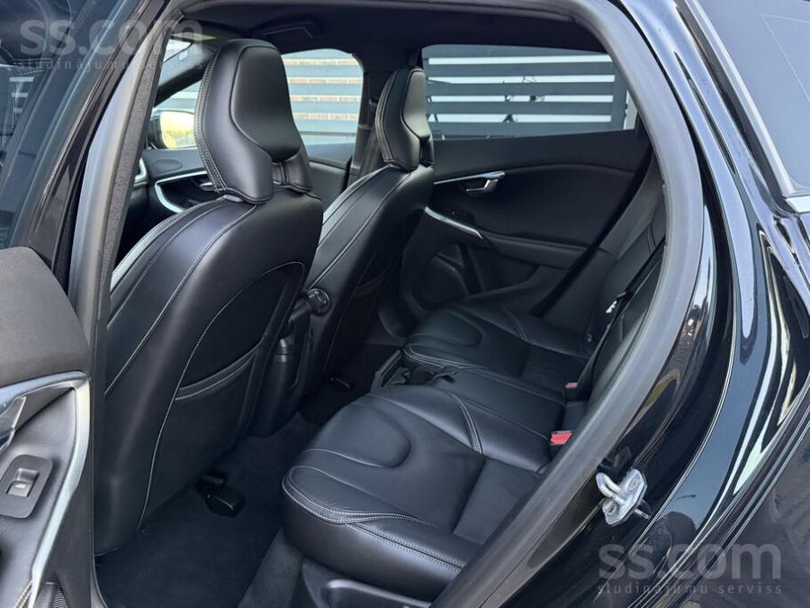 Melns Volvo V40 2014 Jelgava, ar dzinēja tilpumu 2.00 L un nobraukumu 314 tūkst. km par 7200 €, foto 11 vietnē AUTOMOTO.COM.LV