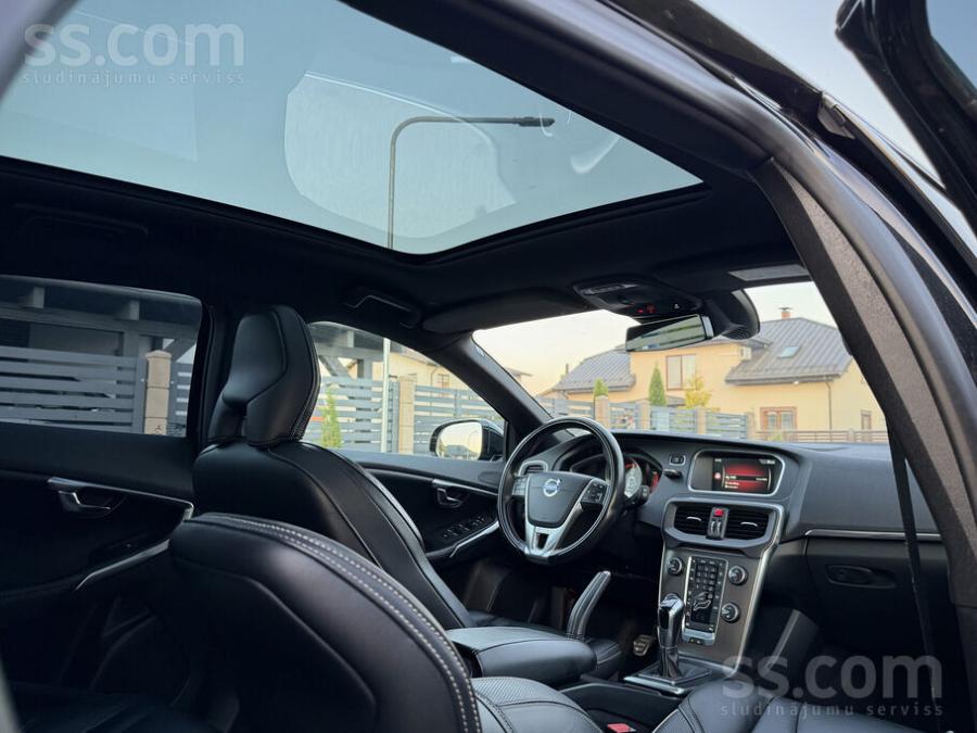 Melns Volvo V40 2014 Jelgava, ar dzinēja tilpumu 2.00 L un nobraukumu 314 tūkst. km par 7200 €, foto 13 vietnē AUTOMOTO.COM.LV