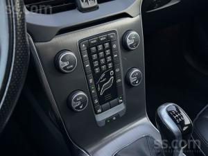 Melns Volvo V40 2014 Jelgava, ar dzinēja tilpumu 2.00 L un nobraukumu 314 tūkst. km par 7200 €, foto 16 vietnē AUTOMOTO.COM.LV