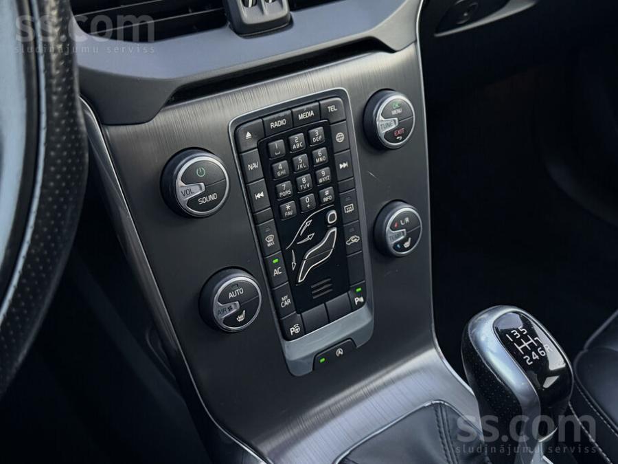 Melns Volvo V40 2014 Jelgava, ar dzinēja tilpumu 2.00 L un nobraukumu 314 tūkst. km par 7200 €, foto 16 vietnē AUTOMOTO.COM.LV