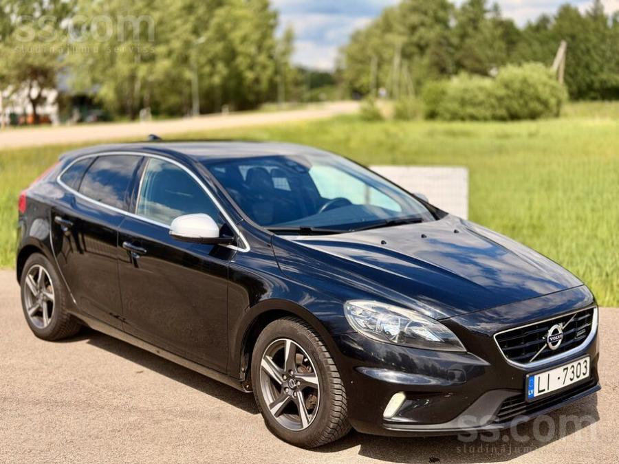 Melns Volvo V40 2014 Ogre, ar dzinēja tilpumu 1.60 L un nobraukumu 326 tūkst. km par 4750 €, foto 1 vietnē AUTOMOTO.COM.LV