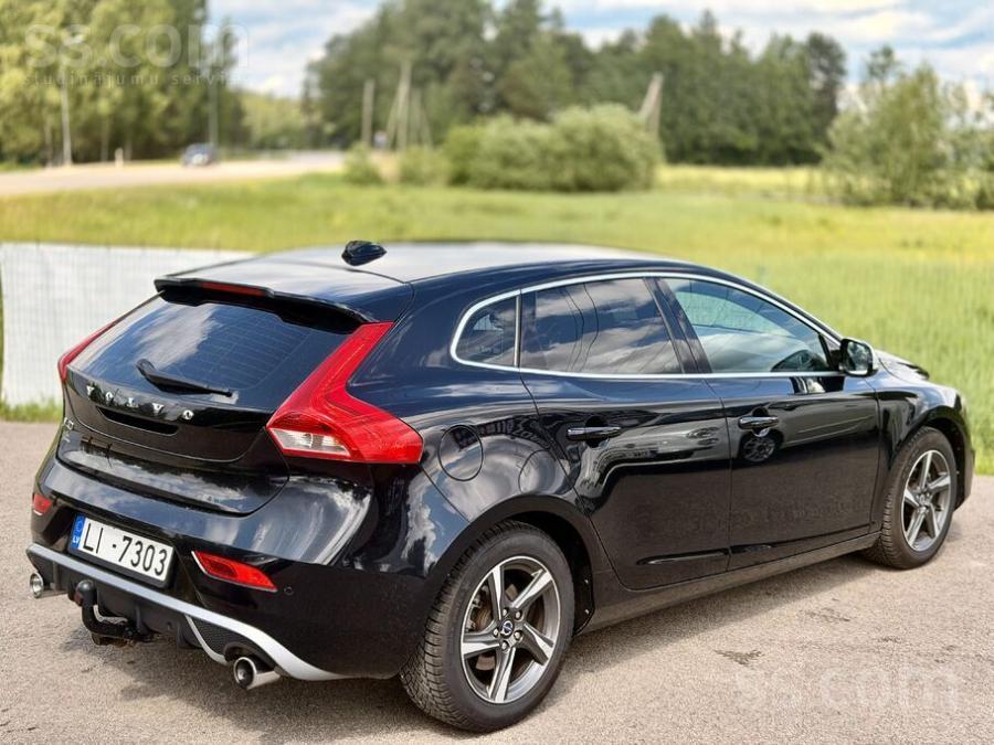Melns Volvo V40 2014 Ogre, ar dzinēja tilpumu 1.60 L un nobraukumu 326 tūkst. km par 4750 €, foto 5 vietnē AUTOMOTO.COM.LV