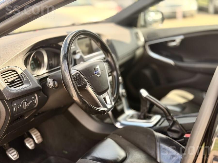 Melns Volvo V40 2014 Ogre, ar dzinēja tilpumu 1.60 L un nobraukumu 326 tūkst. km par 4750 €, foto 6 vietnē AUTOMOTO.COM.LV