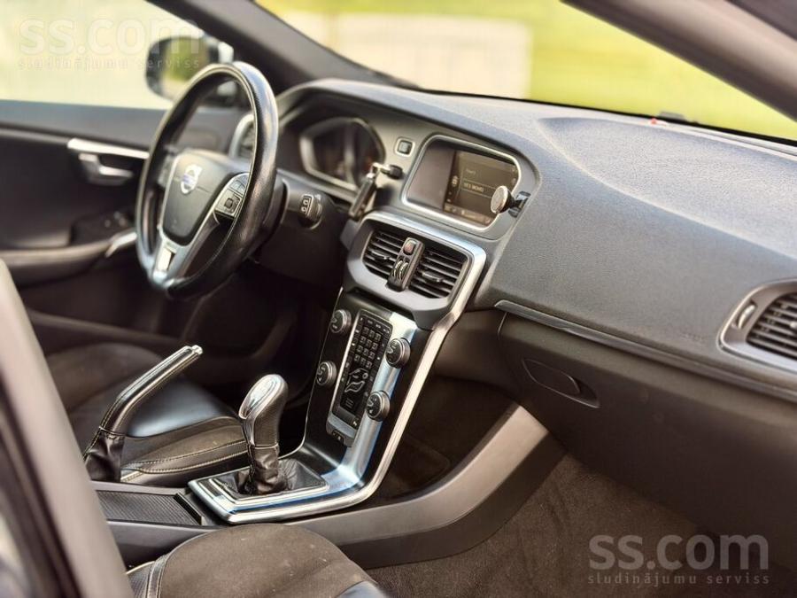 Melns Volvo V40 2014 Ogre, ar dzinēja tilpumu 1.60 L un nobraukumu 326 tūkst. km par 4750 €, foto 8 vietnē AUTOMOTO.COM.LV