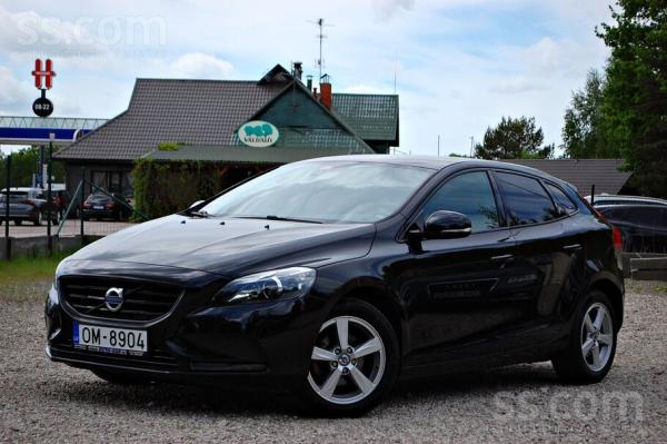 Black Volvo V40 2014 in Tukums, with an engine capacity of 1.60 L and mileage of 240 thousand km for 6900 €, photo 1 on AUTOMOTO.COM.LV