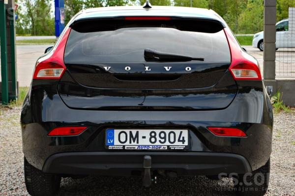 Black Volvo V40 2014 in Tukums, with an engine capacity of 1.60 L and mileage of 240 thousand km for 6900 €, photo 4 on AUTOMOTO.COM.LV