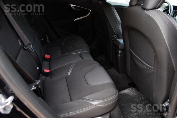 Black Volvo V40 2014 in Tukums, with an engine capacity of 1.60 L and mileage of 240 thousand km for 6900 €, photo 6 on AUTOMOTO.COM.LV