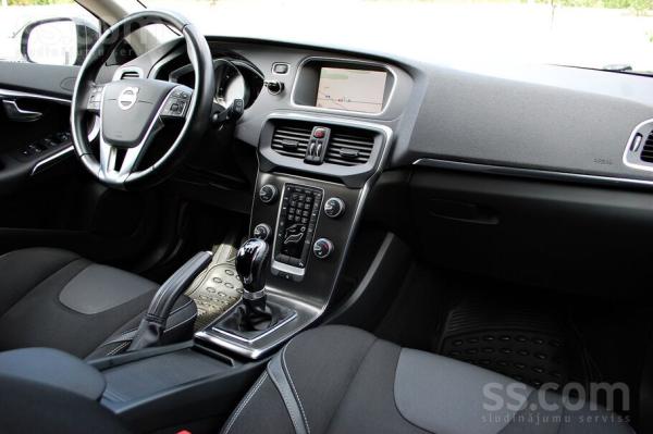 Black Volvo V40 2014 in Tukums, with an engine capacity of 1.60 L and mileage of 240 thousand km for 6900 €, photo 7 on AUTOMOTO.COM.LV