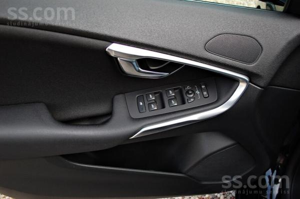 Black Volvo V40 2014 in Tukums, with an engine capacity of 1.60 L and mileage of 240 thousand km for 6900 €, photo 8 on AUTOMOTO.COM.LV