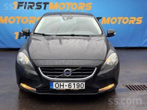 Black Volvo V40 2014 in Riga, with an engine capacity of 1.60 L and mileage of 197 thousand km for 6450 €, photo 4 on AUTOMOTO.COM.LV