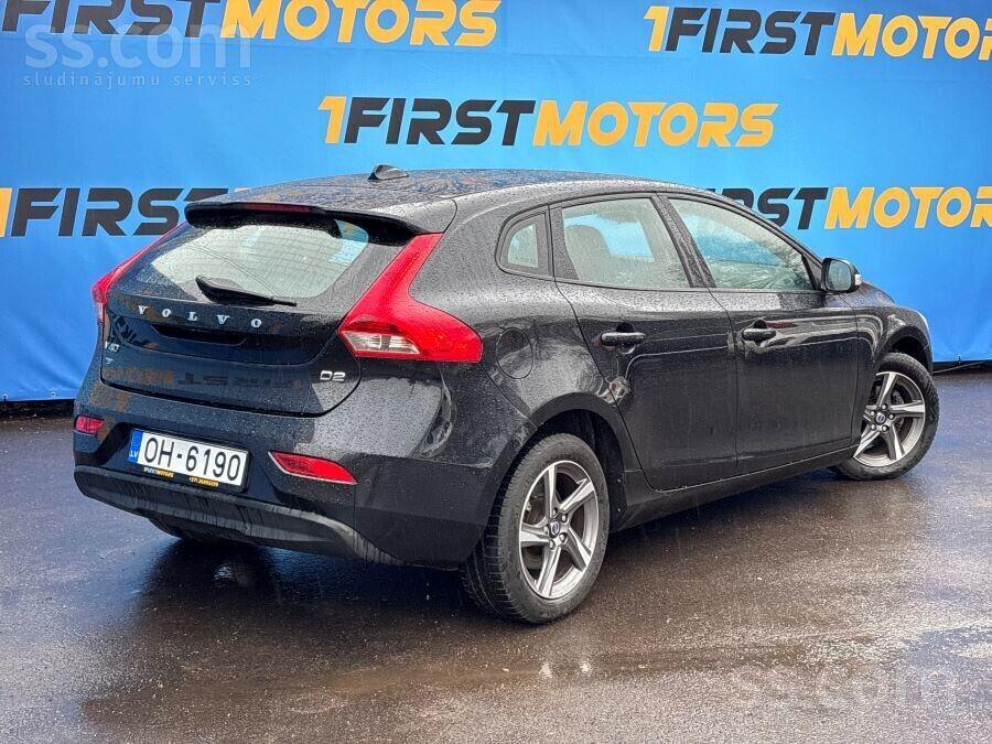 Black Volvo V40 2014 in Riga, with an engine capacity of 1.60 L and mileage of 197 thousand km for 6450 €, photo 6 on AUTOMOTO.COM.LV