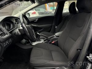 Black Volvo V40 2014 in Riga, with an engine capacity of 1.60 L and mileage of 197 thousand km for 6450 €, photo 7 on AUTOMOTO.COM.LV