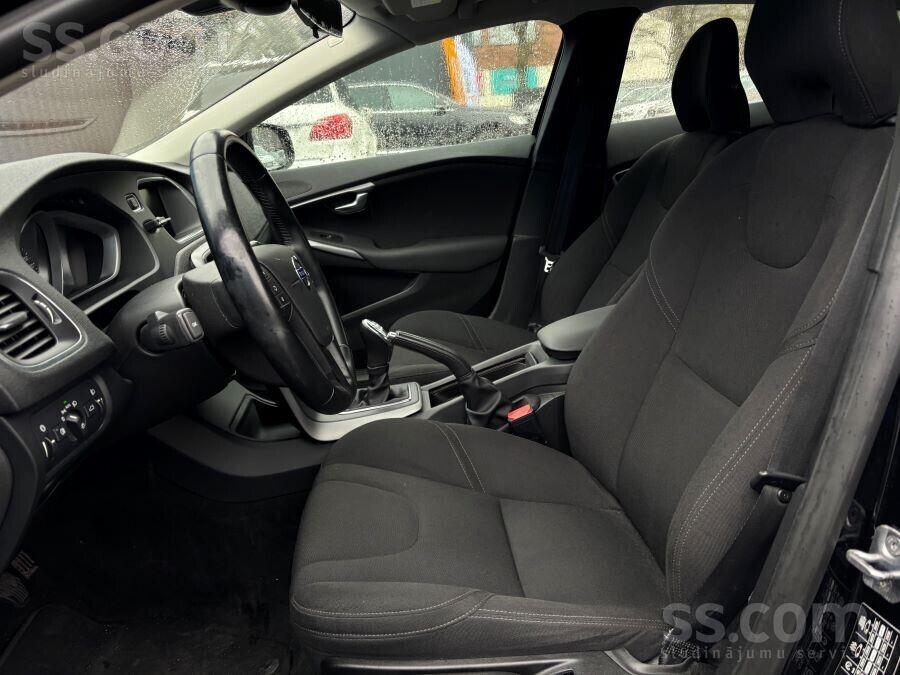 Black Volvo V40 2014 in Riga, with an engine capacity of 1.60 L and mileage of 197 thousand km for 6450 €, photo 7 on AUTOMOTO.COM.LV