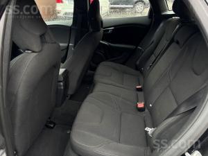 Black Volvo V40 2014 in Riga, with an engine capacity of 1.60 L and mileage of 197 thousand km for 6450 €, photo 8 on AUTOMOTO.COM.LV