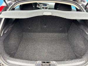 Black Volvo V40 2014 in Riga, with an engine capacity of 1.60 L and mileage of 197 thousand km for 6450 €, photo 9 on AUTOMOTO.COM.LV
