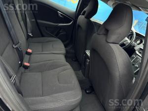 Black Volvo V40 2014 in Riga, with an engine capacity of 1.60 L and mileage of 197 thousand km for 6450 €, photo 11 on AUTOMOTO.COM.LV