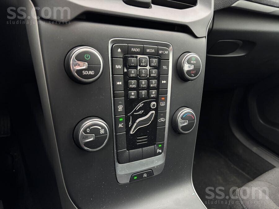Black Volvo V40 2014 in Riga, with an engine capacity of 1.60 L and mileage of 197 thousand km for 6450 €, photo 12 on AUTOMOTO.COM.LV