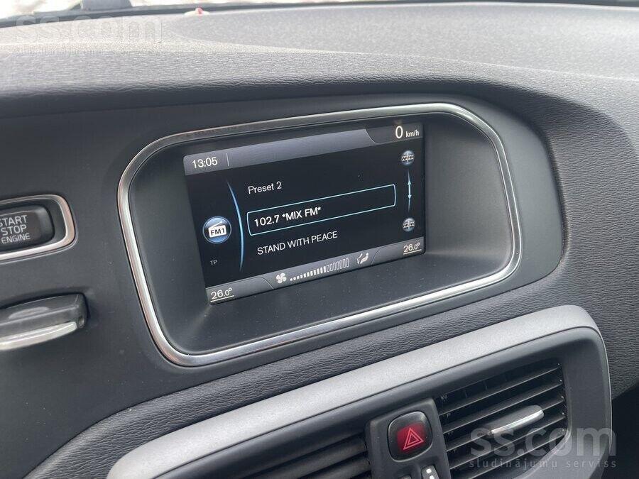 Black Volvo V40 2014 in Riga, with an engine capacity of 1.60 L and mileage of 197 thousand km for 6450 €, photo 13 on AUTOMOTO.COM.LV