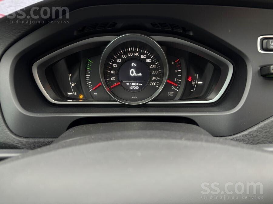 Black Volvo V40 2014 in Riga, with an engine capacity of 1.60 L and mileage of 197 thousand km for 6450 €, photo 15 on AUTOMOTO.COM.LV