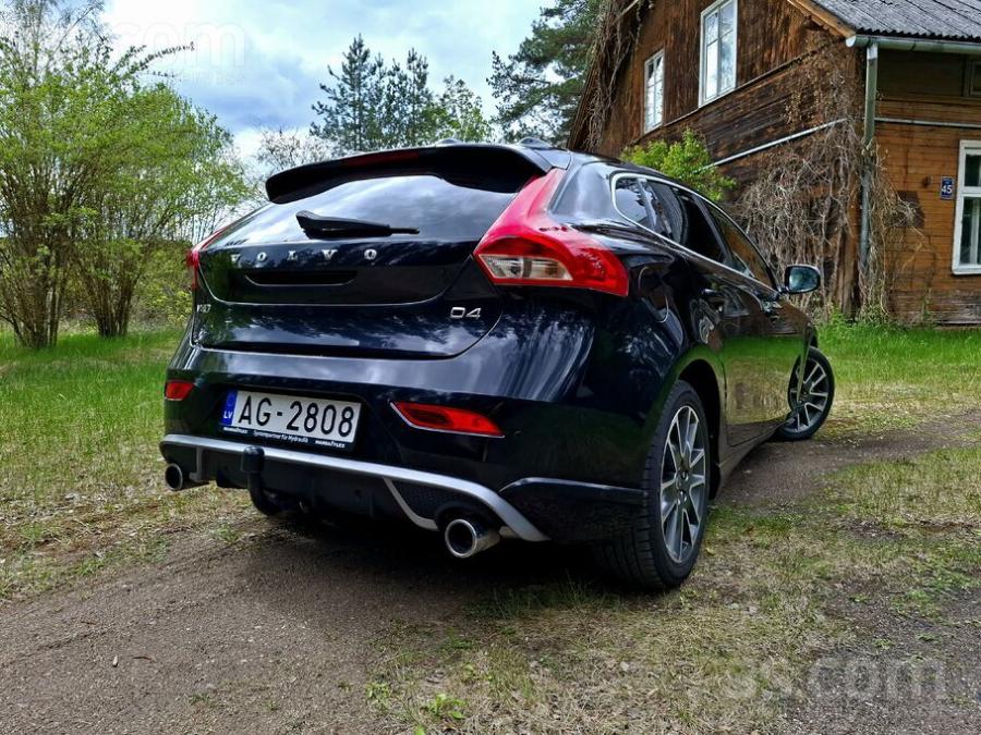 Melns Volvo V40 2014 Cēsis, ar dzinēja tilpumu 2.00 L un nobraukumu 296 tūkst. km par 8150 €, foto 6 vietnē AUTOMOTO.COM.LV