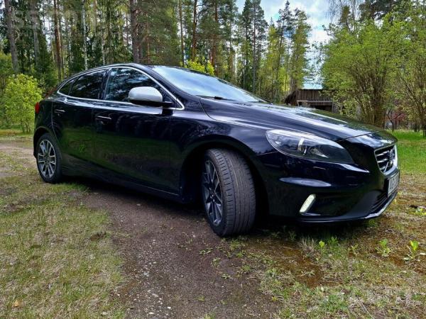 Black Volvo V40 2014 in Cesis, with an engine capacity of 2.00 L and mileage of 296 thousand km for 8150 €, photo 7 on AUTOMOTO.COM.LV