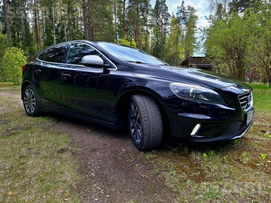 Melns Volvo V40 2014 Cēsis, ar dzinēja tilpumu 2.00 L un nobraukumu 296 tūkst. km par 8150 €, foto 8 vietnē AUTOMOTO.COM.LV