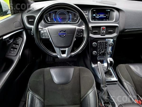 Black Volvo V40 2014 in Cesis, with an engine capacity of 2.00 L and mileage of 296 thousand km for 8150 €, photo 10 on AUTOMOTO.COM.LV