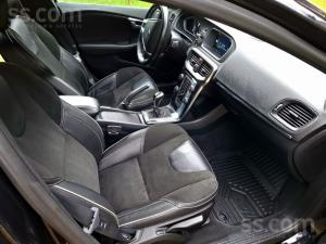 Melns Volvo V40 2014 Cēsis, ar dzinēja tilpumu 2.00 L un nobraukumu 296 tūkst. km par 8150 €, foto 12 vietnē AUTOMOTO.COM.LV