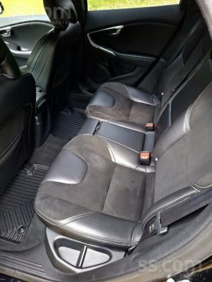 Melns Volvo V40 2014 Cēsis, ar dzinēja tilpumu 2.00 L un nobraukumu 296 tūkst. km par 8150 €, foto 13 vietnē AUTOMOTO.COM.LV