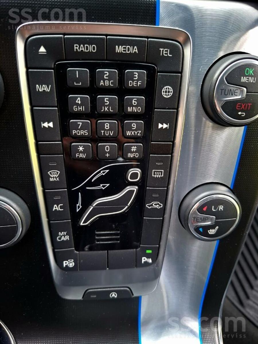 Melns Volvo V40 2014 Cēsis, ar dzinēja tilpumu 2.00 L un nobraukumu 296 tūkst. km par 8150 €, foto 14 vietnē AUTOMOTO.COM.LV