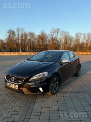 Black Volvo V40 2014 in Riga, with an engine capacity of 2.00 L and mileage of 300 thousand km for 5980 €, photo  on AUTOMOTO.COM.LV