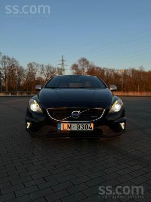 Black Volvo V40 2014 in Riga, with an engine capacity of 2.00 L and mileage of 300 thousand km for 5980 €, photo 8 on AUTOMOTO.COM.LV