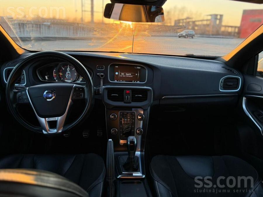 Black Volvo V40 2014 in Riga, with an engine capacity of 2.00 L and mileage of 300 thousand km for 5980 €, photo 9 on AUTOMOTO.COM.LV