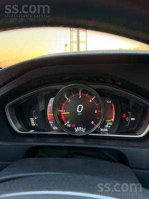 Black Volvo V40 2014 in Riga, with an engine capacity of 2.00 L and mileage of 300 thousand km for 5980 €, photo 10 on AUTOMOTO.COM.LV