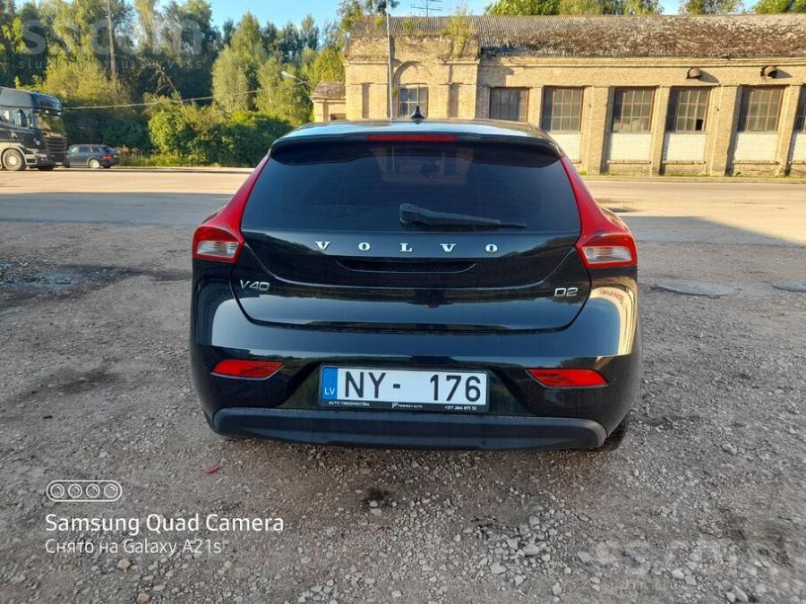 Black Volvo V40 2014 in Riga, with an engine capacity of 1.60 L and mileage of 238 thousand km for 6500 €, photo 1 on AUTOMOTO.COM.LV