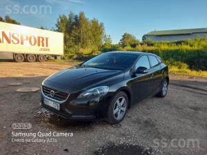 Black Volvo V40 2014 in Riga, with an engine capacity of 1.60 L and mileage of 238 thousand km for 6500 €, photo 4 on AUTOMOTO.COM.LV