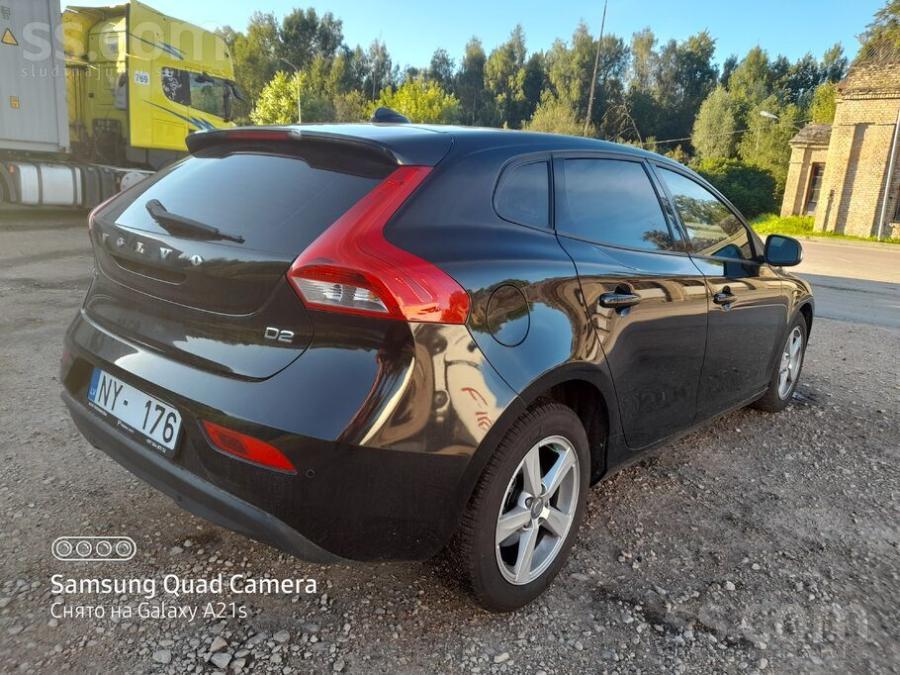 Black Volvo V40 2014 in Riga, with an engine capacity of 1.60 L and mileage of 238 thousand km for 6500 €, photo 5 on AUTOMOTO.COM.LV