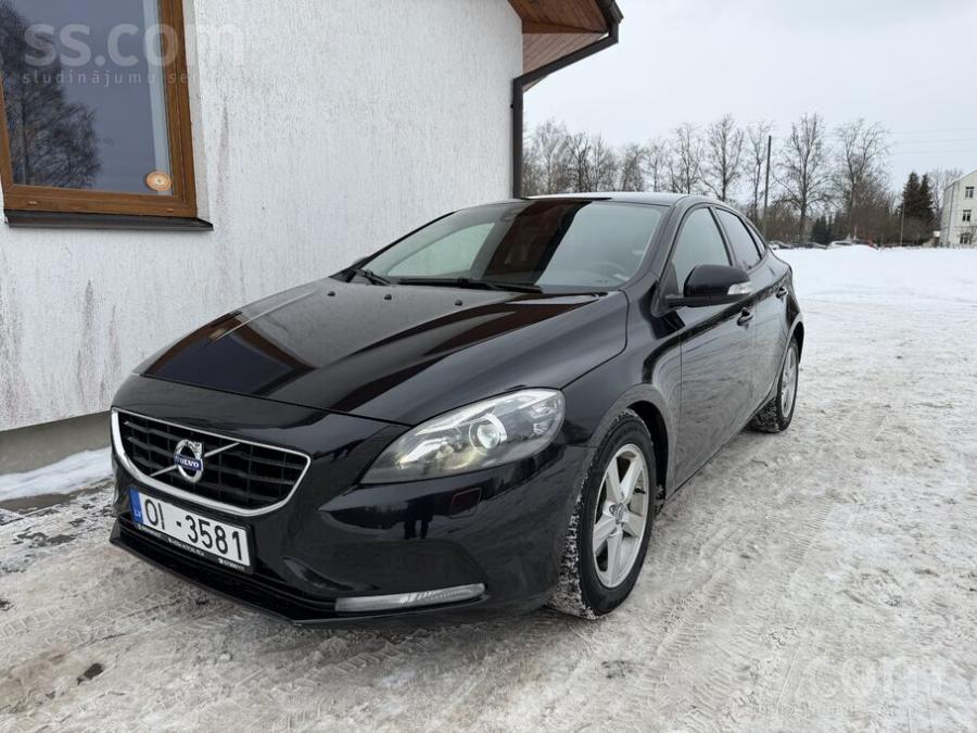 Melns Volvo V40 2014 Jelgava, ar dzinēja tilpumu 1.60 L un nobraukumu 196 tūkst. km par 5950 €, foto 3 vietnē AUTOMOTO.COM.LV