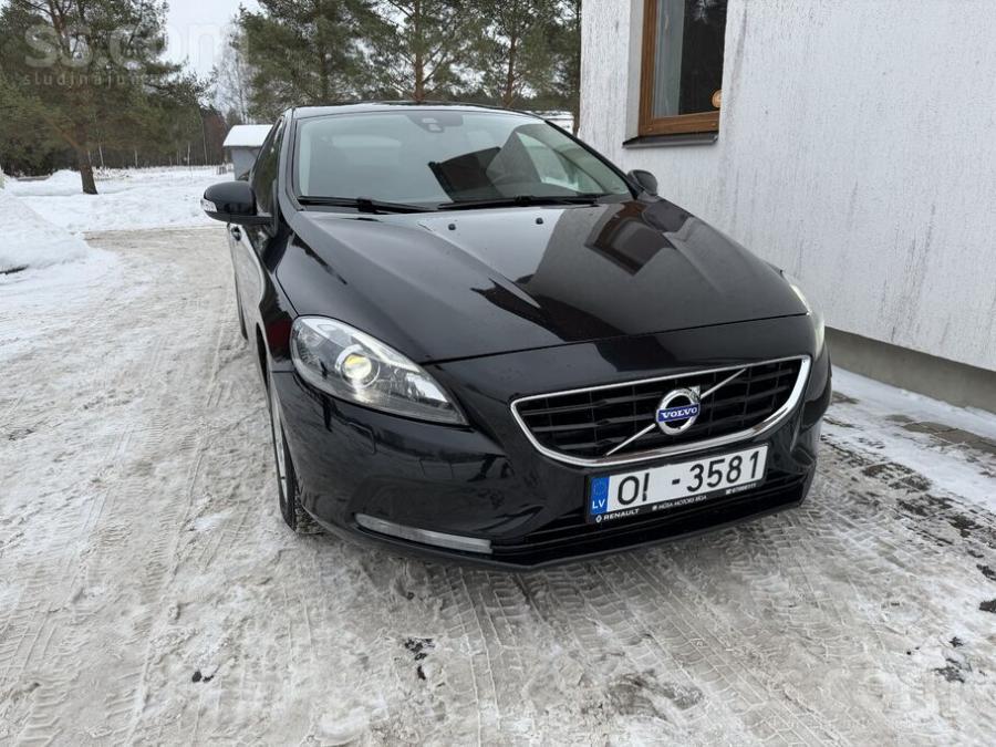 Melns Volvo V40 2014 Jelgava, ar dzinēja tilpumu 1.60 L un nobraukumu 196 tūkst. km par 5950 €, foto 4 vietnē AUTOMOTO.COM.LV