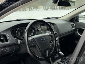 Melns Volvo V40 2014 Jelgava, ar dzinēja tilpumu 1.60 L un nobraukumu 196 tūkst. km par 5950 €, foto 10 vietnē AUTOMOTO.COM.LV