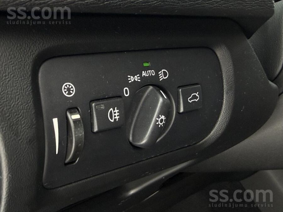Melns Volvo V40 2014 Jelgava, ar dzinēja tilpumu 1.60 L un nobraukumu 196 tūkst. km par 5950 €, foto 12 vietnē AUTOMOTO.COM.LV