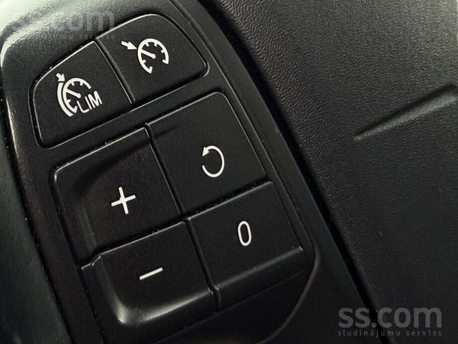 Melns Volvo V40 2014 Jelgava, ar dzinēja tilpumu 1.60 L un nobraukumu 196 tūkst. km par 5950 €, foto 13 vietnē AUTOMOTO.COM.LV