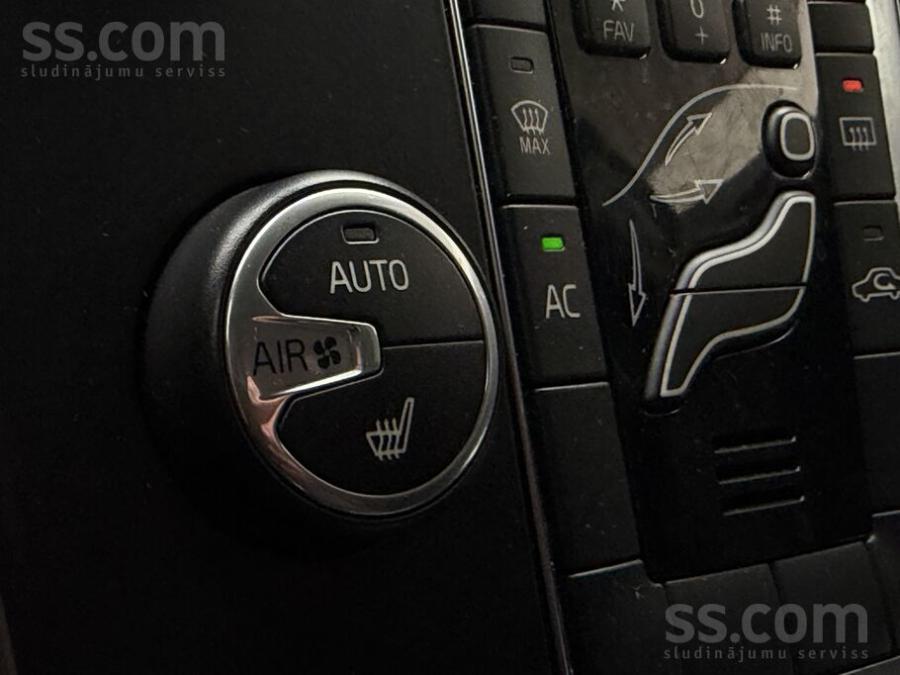Melns Volvo V40 2014 Jelgava, ar dzinēja tilpumu 1.60 L un nobraukumu 196 tūkst. km par 5950 €, foto 16 vietnē AUTOMOTO.COM.LV